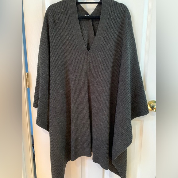 Uniqlo | Jackets & Coats | Uniqlo Wool Ponchoone Size Fits All Grey ...